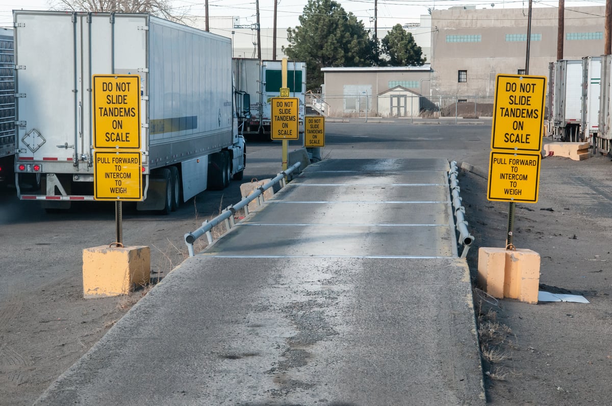 What is the legal weight shippers are permitted to load cargo?